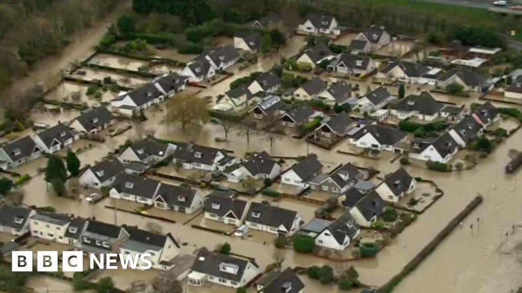 St Asaph to get new bridge to help avoid flooding - BBC News