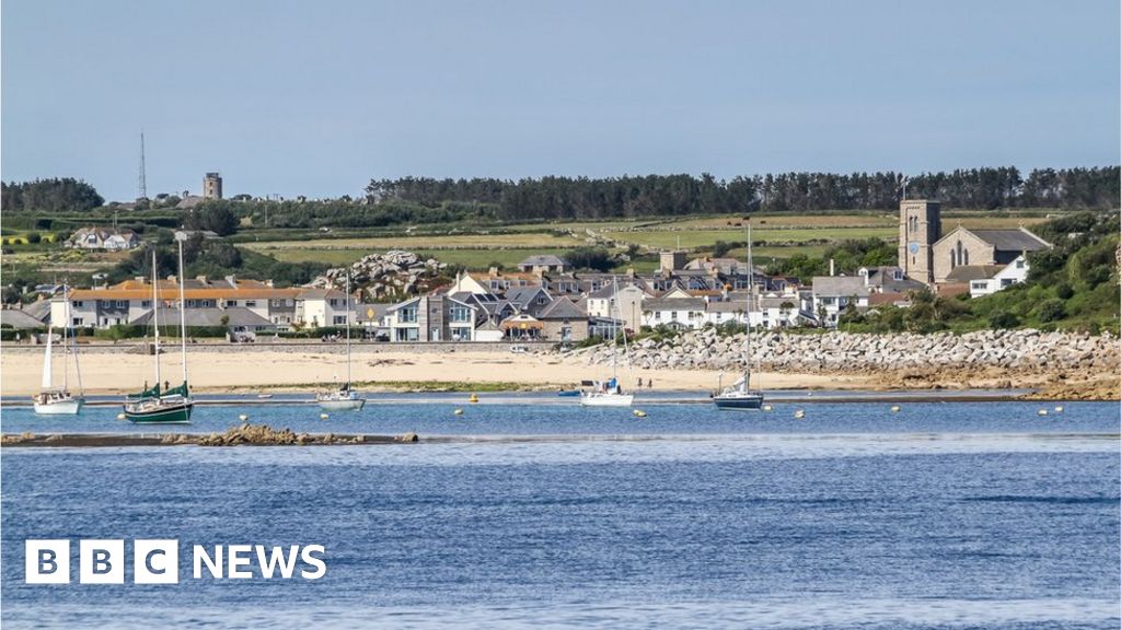 Public consulted on Isles of Scilly walking and cycling plan - BBC News