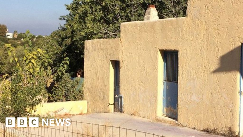 Ben Needham search: Farmhouse demolition hope - BBC News