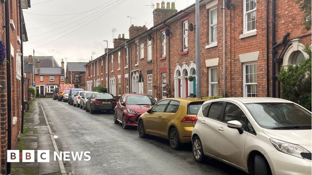 Stafford: Man arrested on suspicion of murdering woman, 77 - BBC News