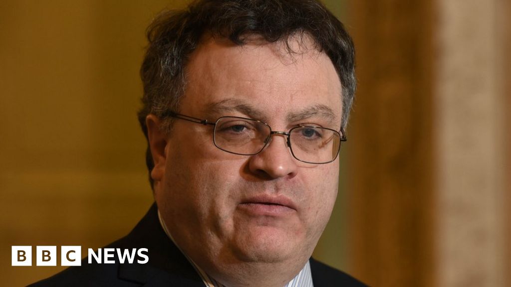 Holiday pay: Stephen Farry 'not second guessing' decision - BBC News