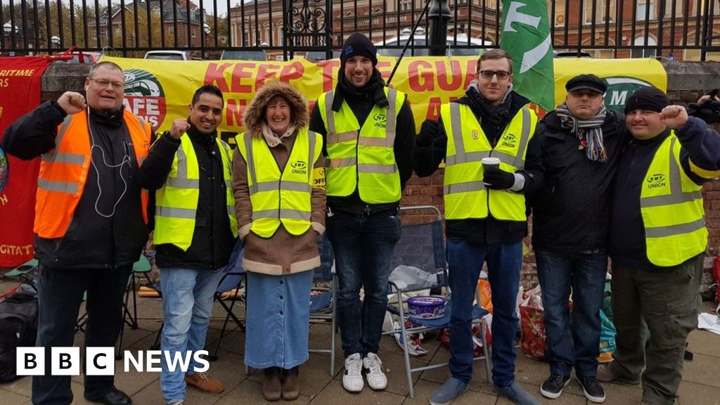 Rail strikes: Second day of walkout by workers - BBC News