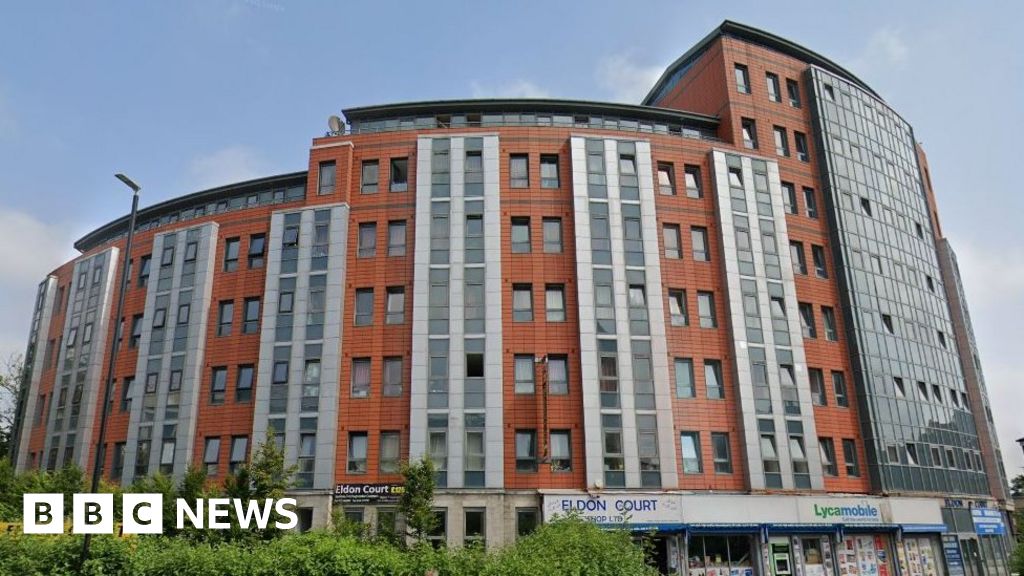 Leeds: Eldon Court student block evacuated over fire risks