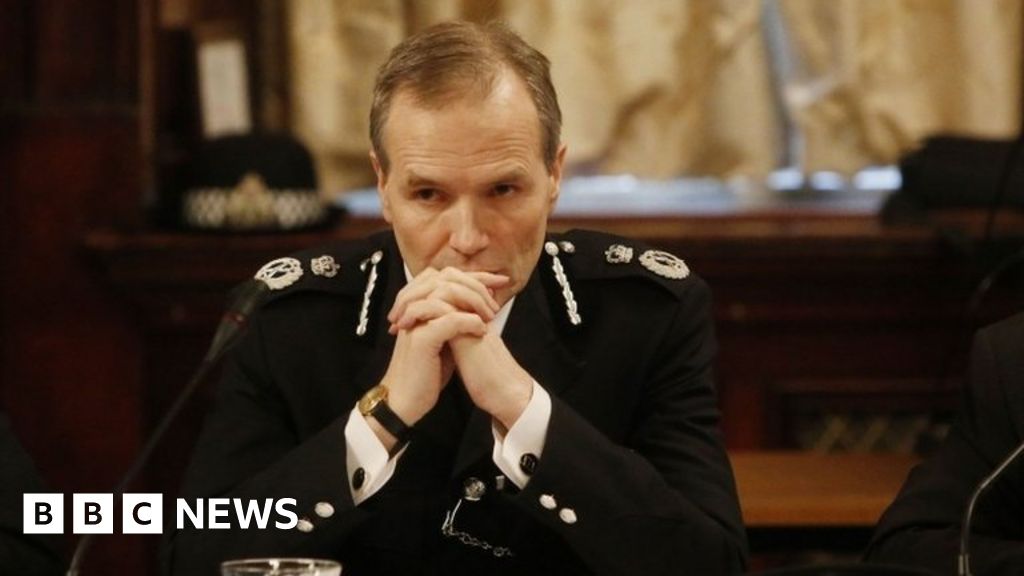 Sir Stephen House to quit as Police Scotland chief constable - BBC News
