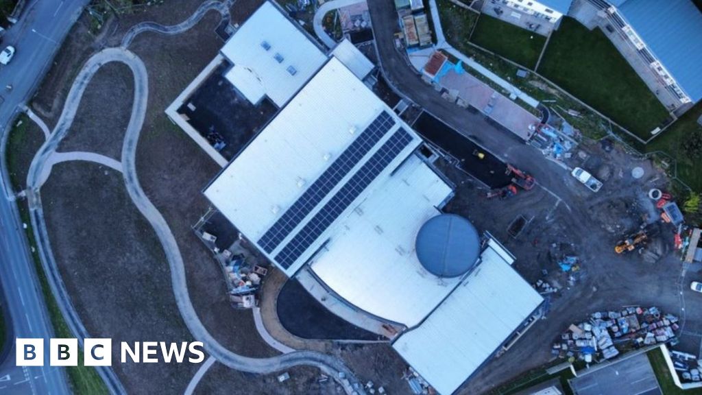 New leisure complex in Braddan set to open in January - BBC News