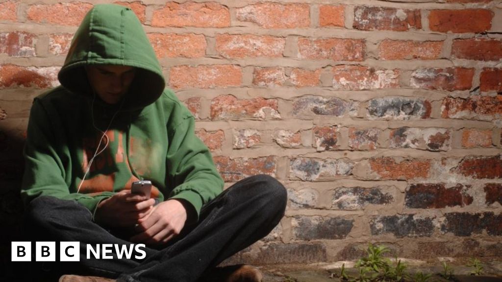 County lines: Teenagers used by county lines drugs gangs 'rising' - BBC ...