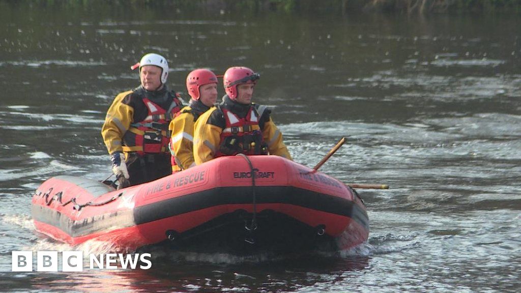 Divers join River Nith search operation for Brian Cowie - BBC News