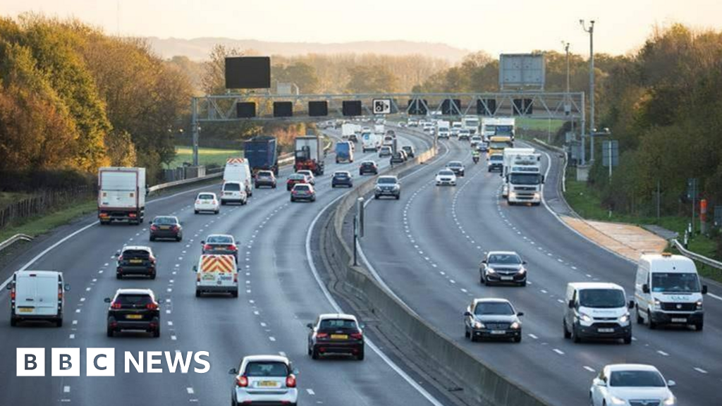 Smart motorway upgrade on M27 enters final stages - BBC News