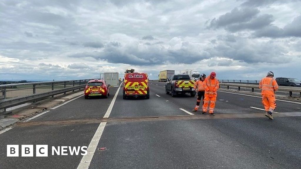 M62 Ouse Bridge repairs begun after three eastbound lanes closed