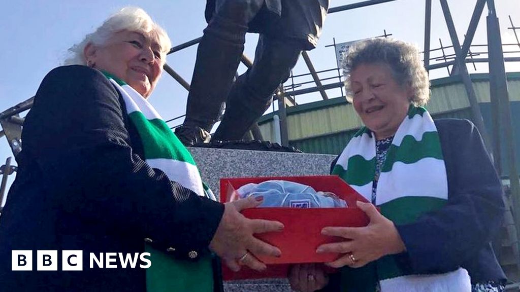 Jack Leslie's cap presented to Plymouth Argyle