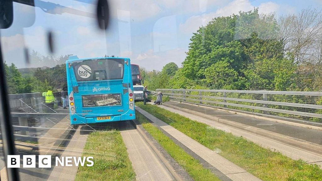 Man cut free after Luton-Dunstable Busway crash