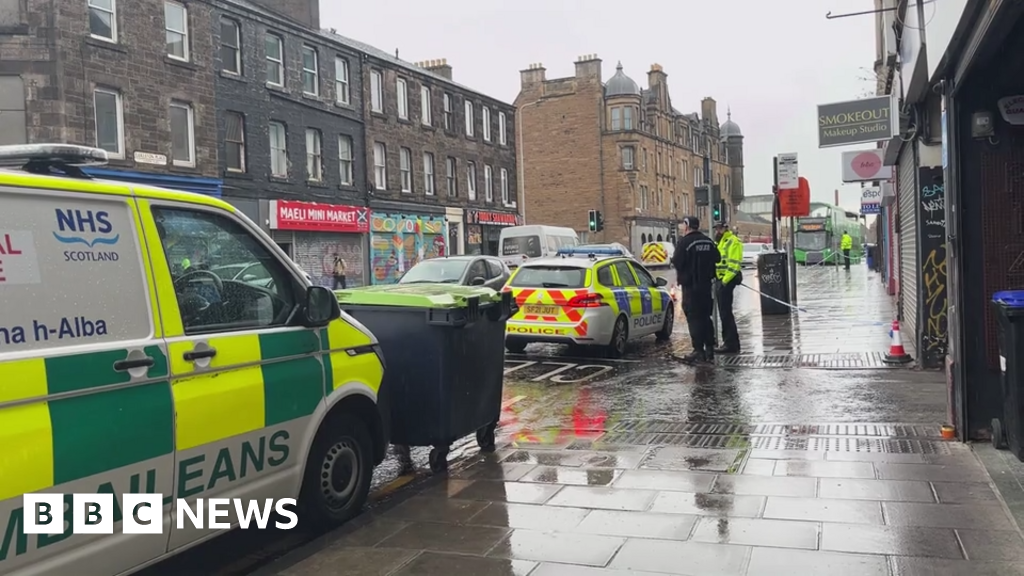 Man charged over stabbing on Edinburgh street - BBC News