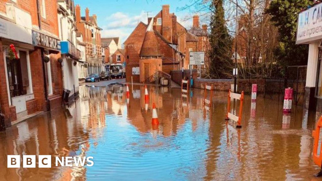 Tenbury Wells wall destroyed in floods set to be rebuilt