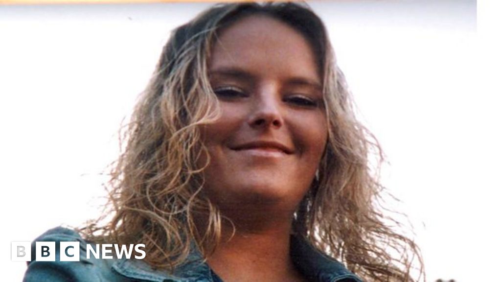 Lisa Dorrian: Prisoner's claims about where body is buried - BBC News