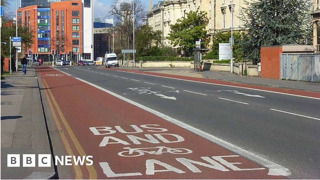 Reading bus lane taxi access plan consultation launches - BBC News