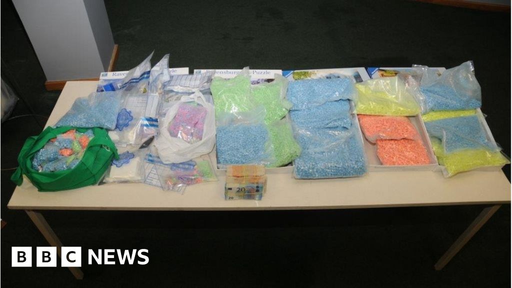 Dublin: Two men arrested over £370,000 ecstasy and cocaine haul - BBC News