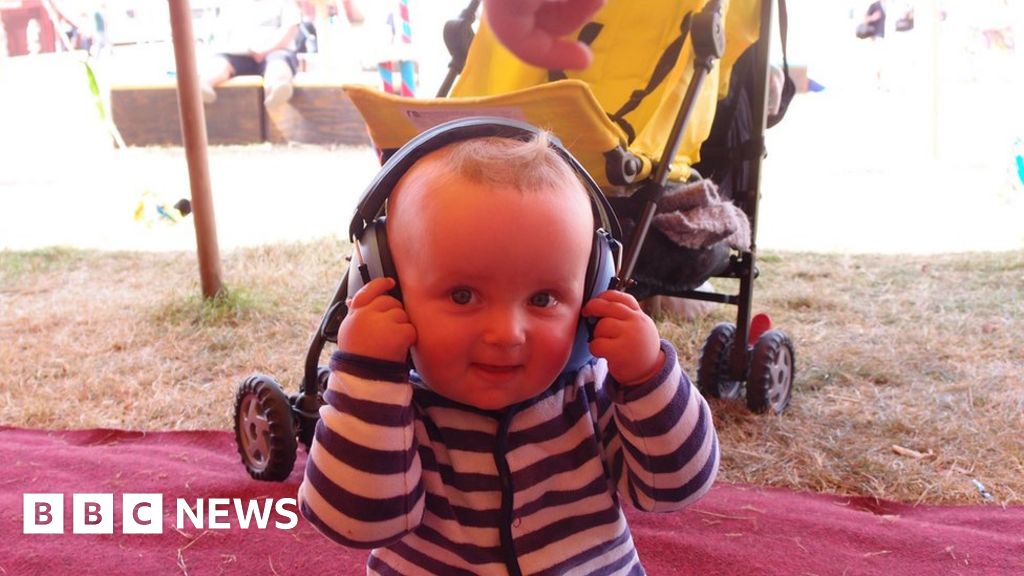 Leo Stacey inquest: Hospital criticised over baby death - BBC News