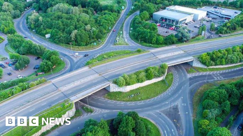 Maidstone roundabout to be redesigned after spate of crashes - BBC News