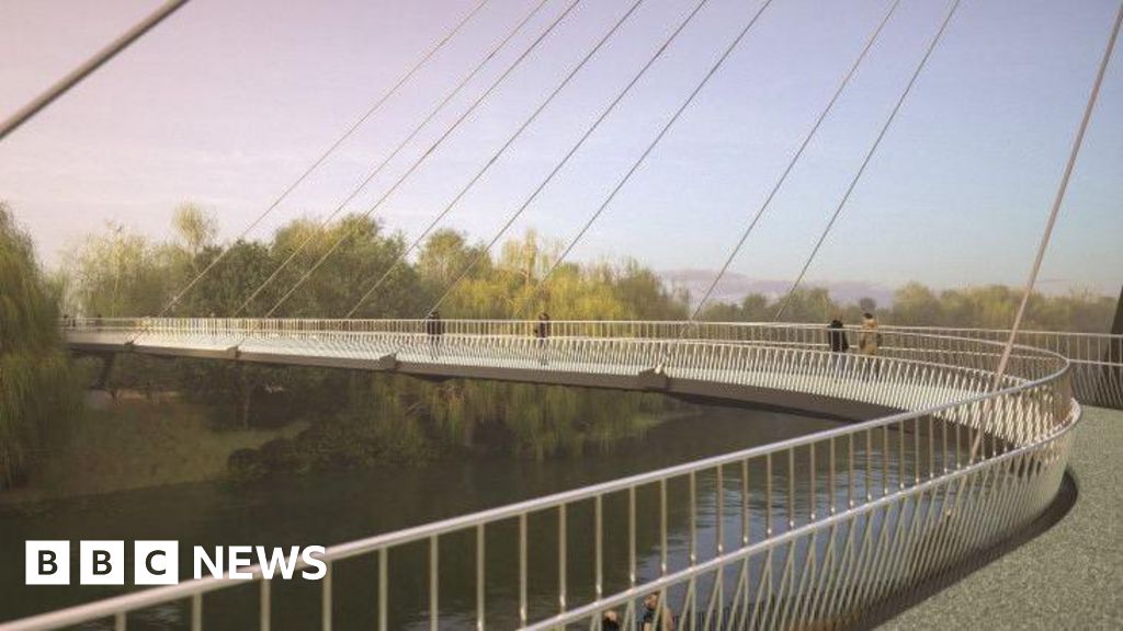 Worcester's Kepax Bridge sub-contractor enters administration - BBC News