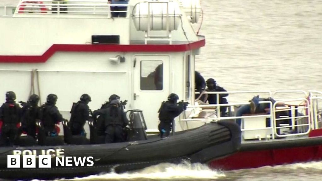 Police hold 'terror attack' exercise in London - BBC News