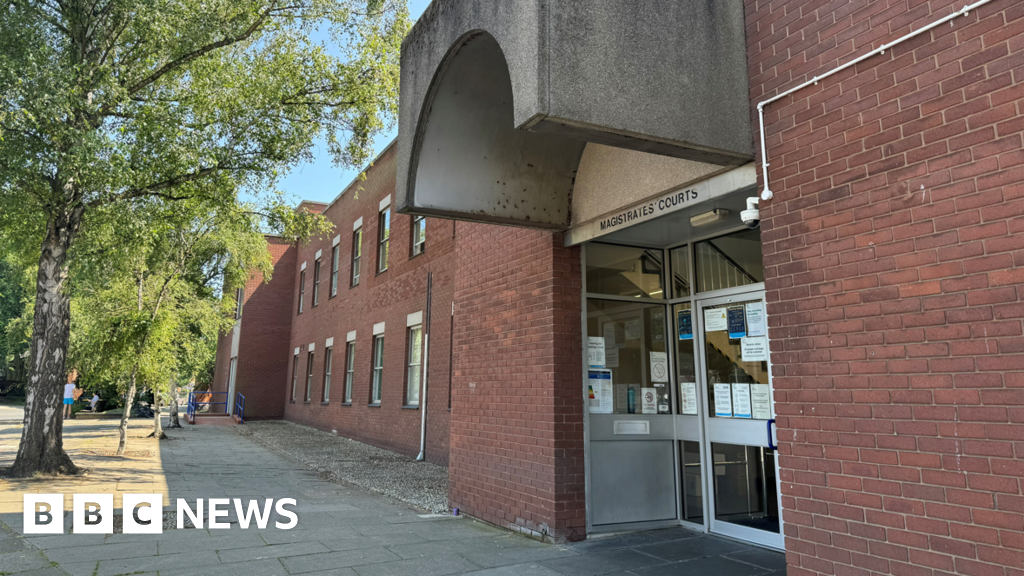 Ipswich man and teen plead guilty to parcel 'bomb' refund scam - BBC News