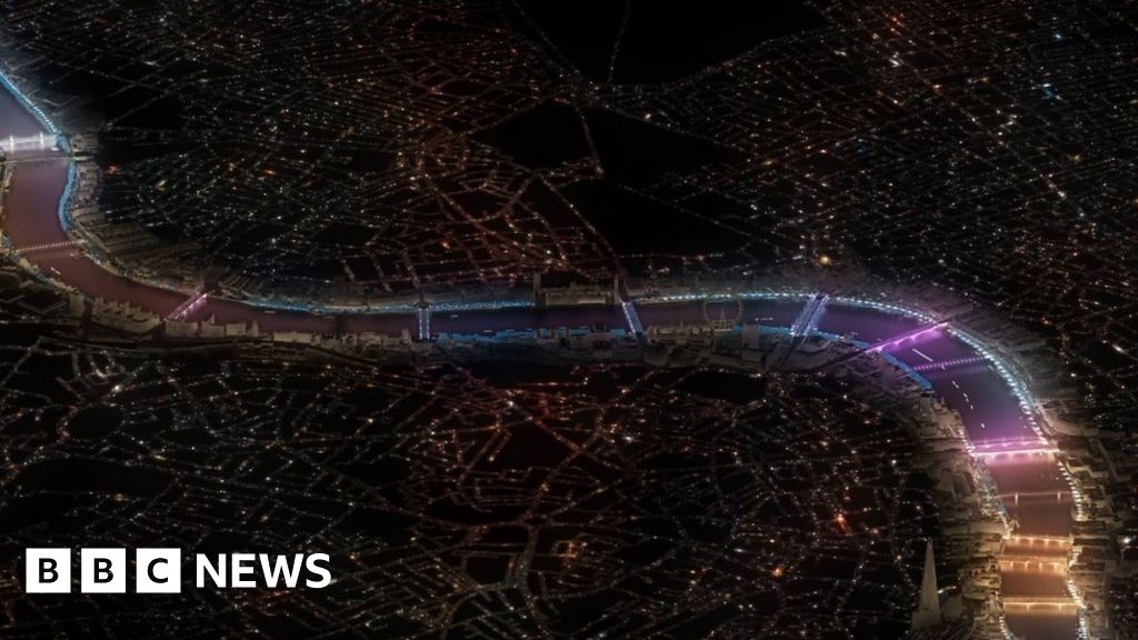 Winner chosen of competition to light up River Thames bridges - BBC News