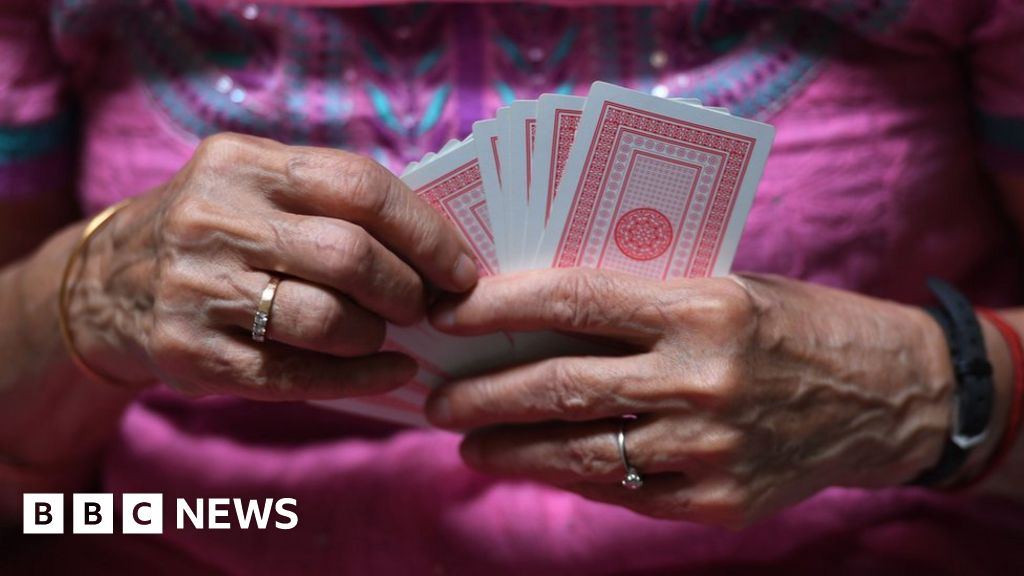 Asian Games: India's elderly bridge players aim for glory - BBC News