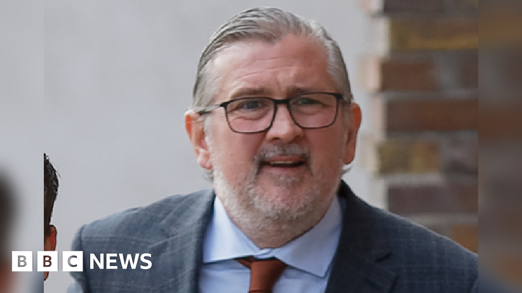 Police inspector Dean Gittoes handed unpaid work order - BBC News