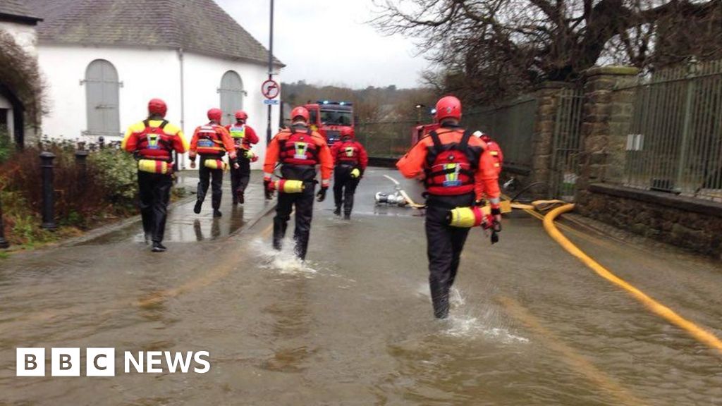 Wales weather: Flood-hit areas braced for rain as travel chaos ...
