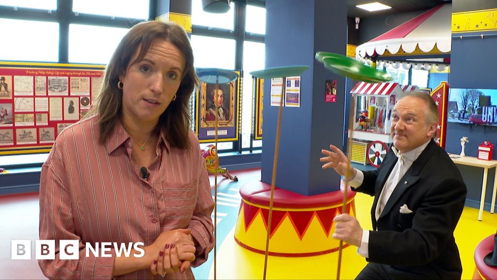 Election countdown in the birthplace of modern circus - BBC News