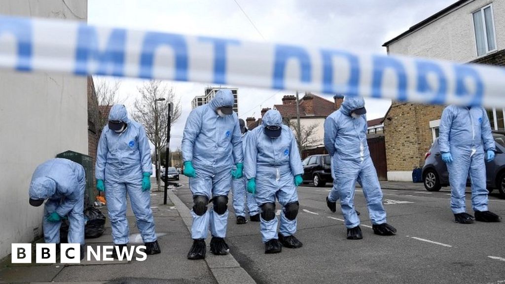 Most London homicides for a decade - BBC News