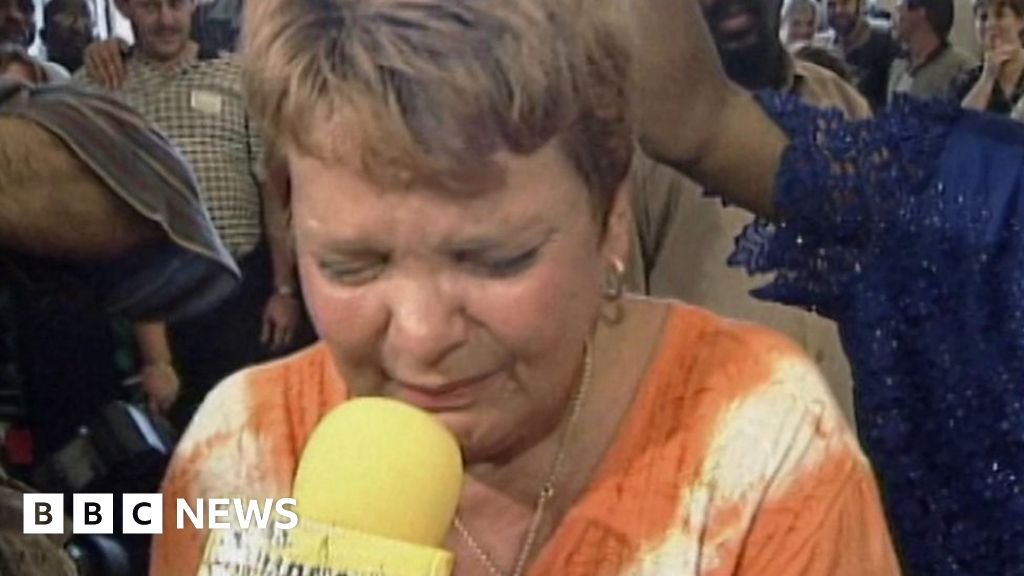 'People were begging to be healed' by TB Joshua - BBC News