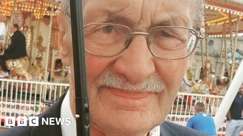 Harrogate bus driver, 80, allegedly punched at petrol station - BBC News
