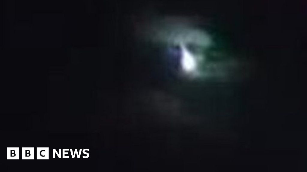 Fireball caught on camera over Perth - BBC News