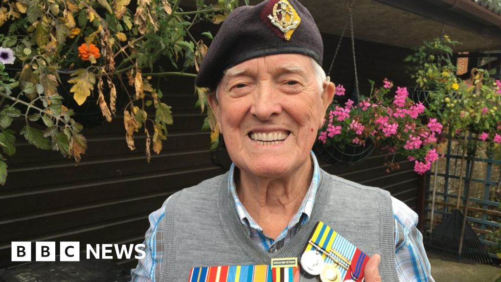 Korean War veteran looks back on 70th anniversary of armistice - BBC News