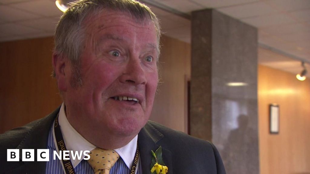 Cornwall councillor criticises university gaming courses - BBC News