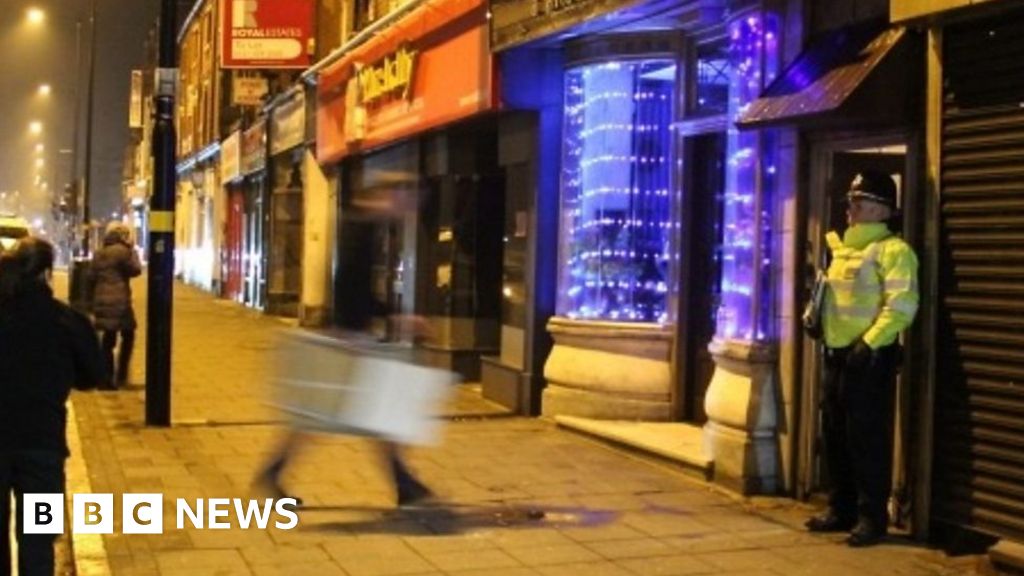 London attack: Police raid Birmingham flat - BBC News