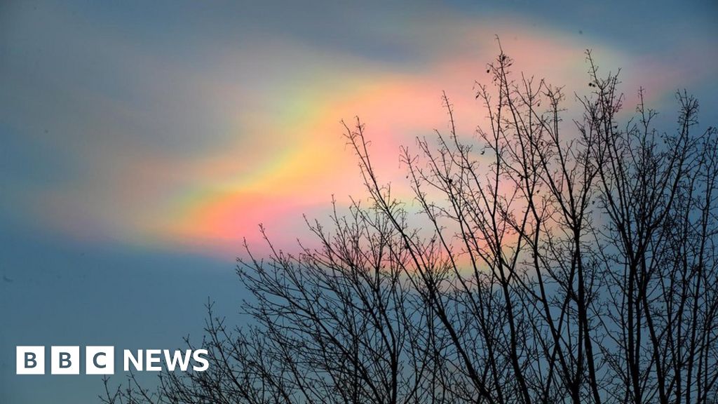 Rainbow clouds spotted in the East for first time since 2016 - BBC News
