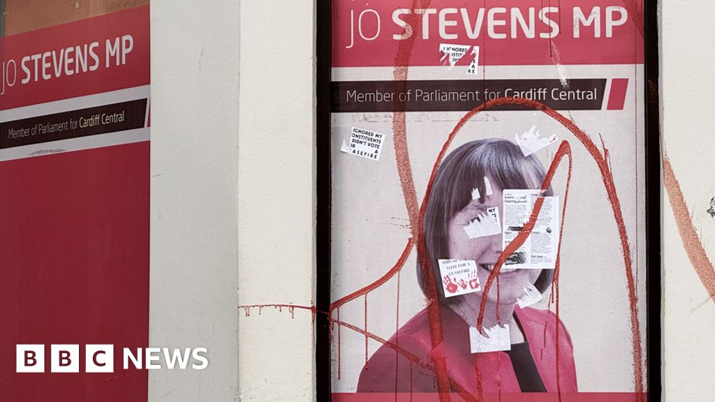 Israel-Gaza: Protests against MPs cross a line, says Rachel Reeves ...