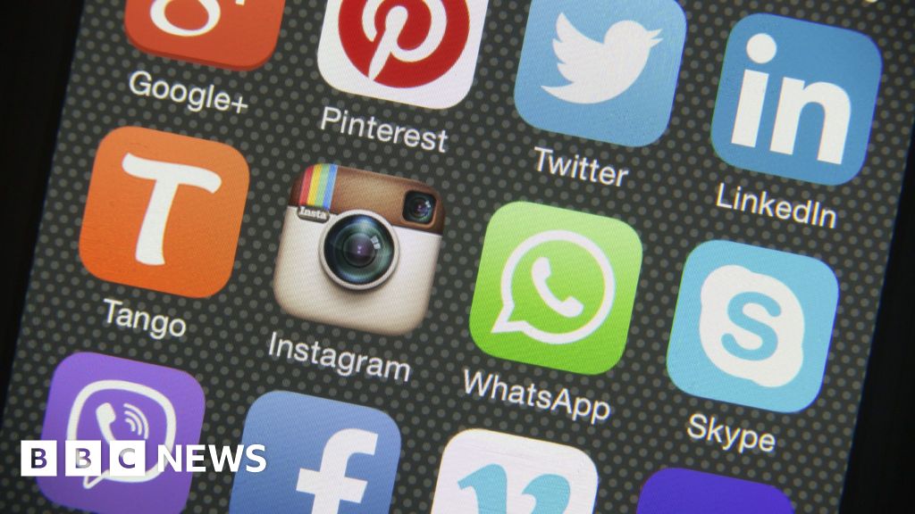 A year of innovation: BBC News and Social Media in 2015 - BBC News