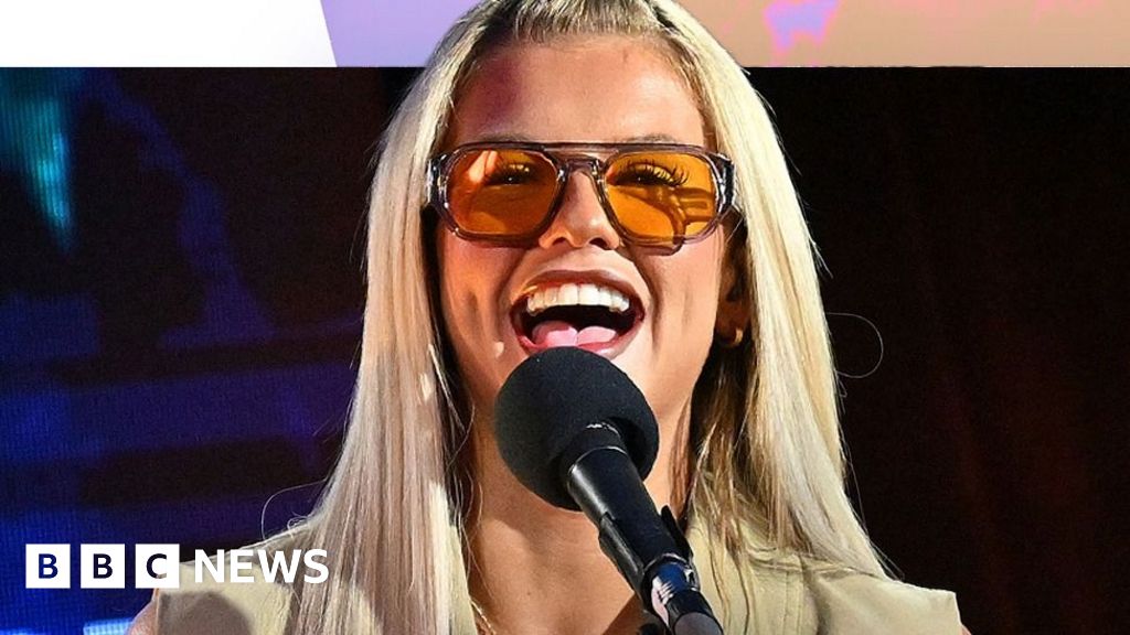 Skye Newman sings Family Matters in R1 Live Lounge - BBC News