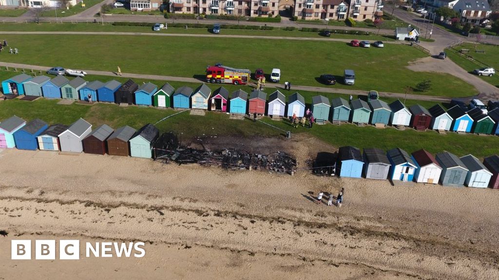 Mersea Island beach huts fire cause is 'undetermined' - BBC News