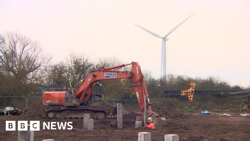 Bristol: Work to begin on England's biggest wind turbine - BBC News