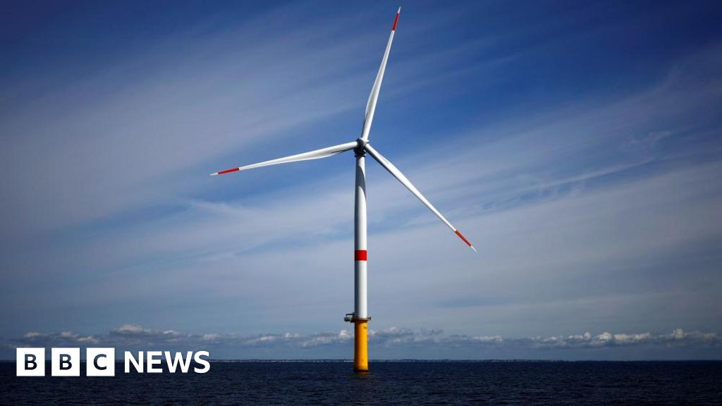 Norfolk offshore wind farms' energy output to increase - BBC News