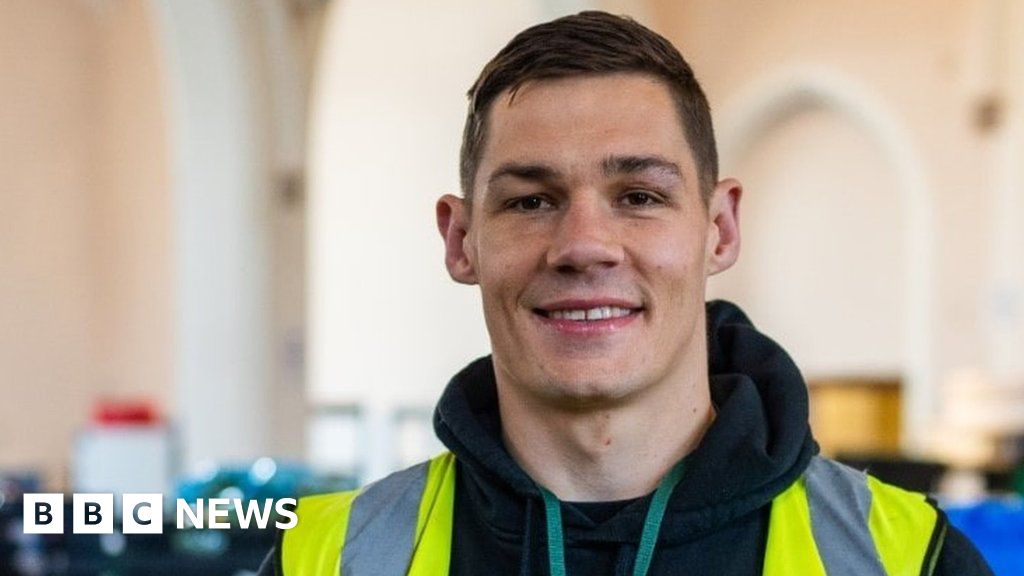 Boxer Chris Billam-Smith becomes Bournemouth Foodbank ambassador - BBC News