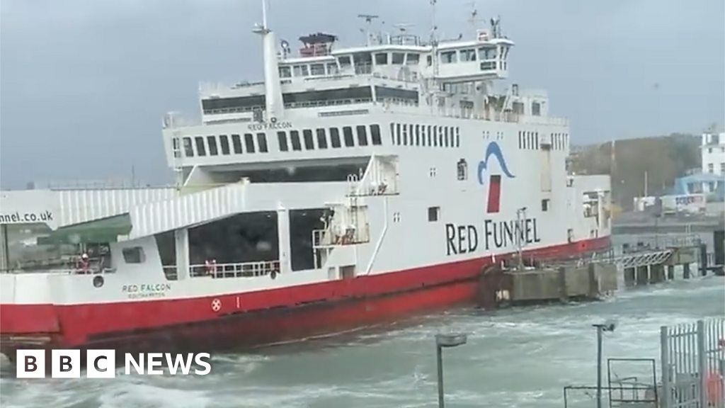 Storm Eunice: Dramatic video shows ferry battling winds in Southampton ...