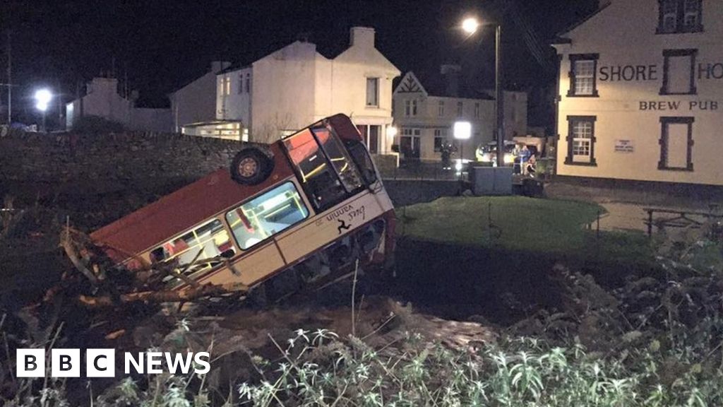 Bridge collapse bus to be recovered after IoM flooding - BBC News