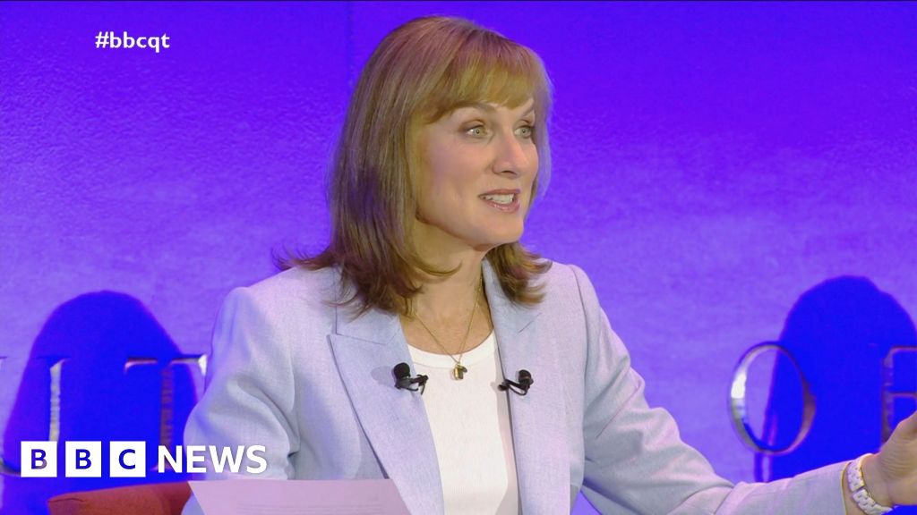 BBC Question Time: Sparks fly in US election special - BBC News