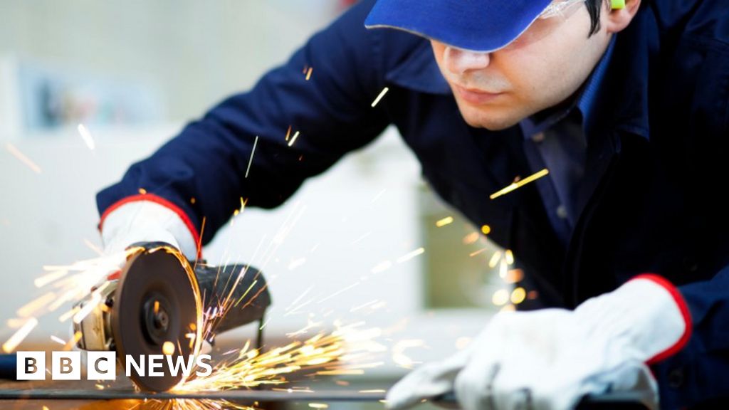 Scottish business activity 'rebounds' - BBC News