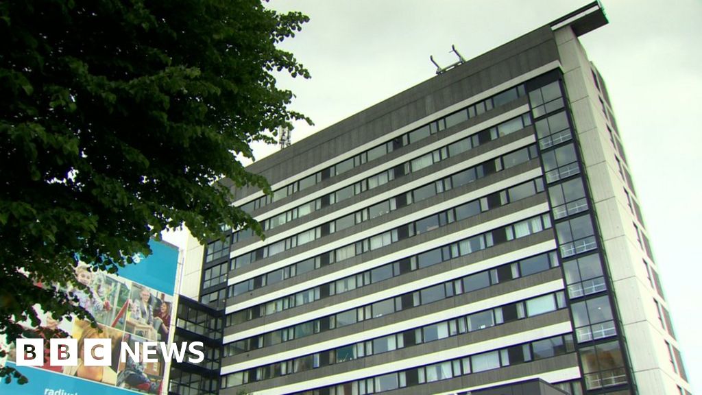 Fire fears at Belfast flats force residents out - BBC News